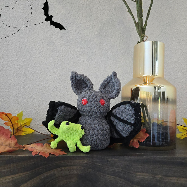 Ravelry: Frog and Bat Besties pattern by Snuggle Riot