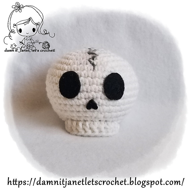 Ravelry: Round Plush Skull pattern by Janet Carrillo