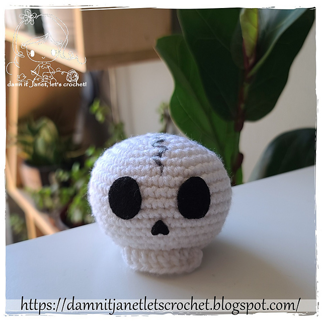 Ravelry: Round Plush Skull pattern by Janet Carrillo