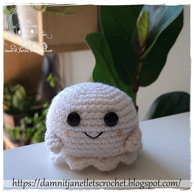 Ravelry: Round Plush Ghost pattern by Janet Carrillo