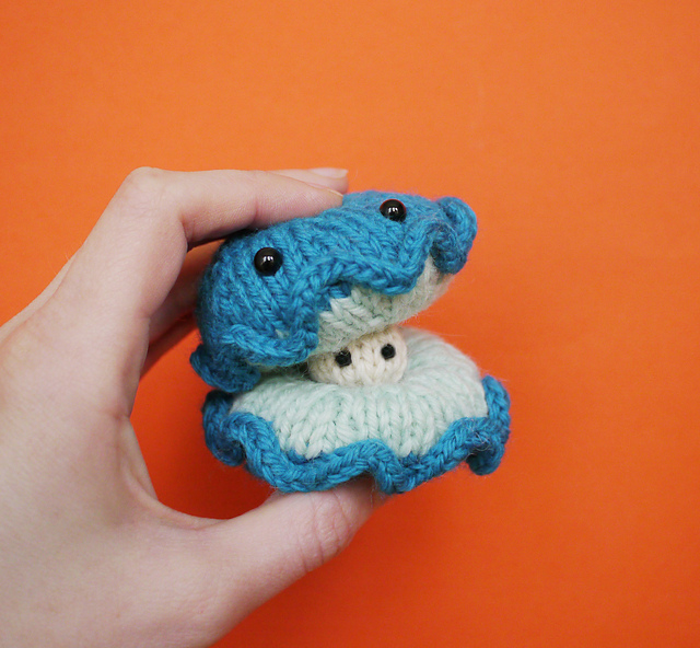 Ravelry: Joyful Oyster pattern by Anna Hrachovec