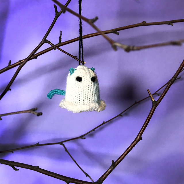 Ravelry: Ghostie Cat pattern by Anna Hrachovec