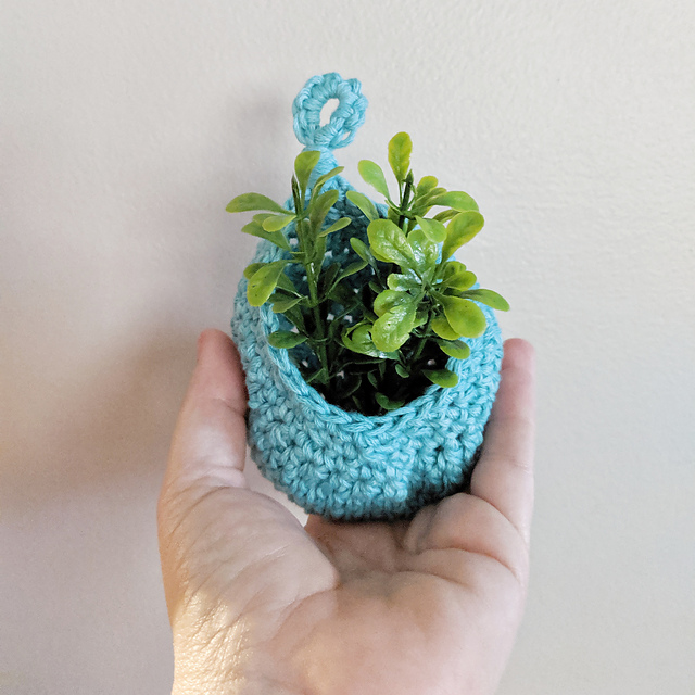 Ravelry: Hanging Air Plant Basket pattern by Carrie Shook Modest Twine