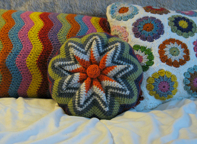 Ravelry: Moipouf's Pinwheel Pillow