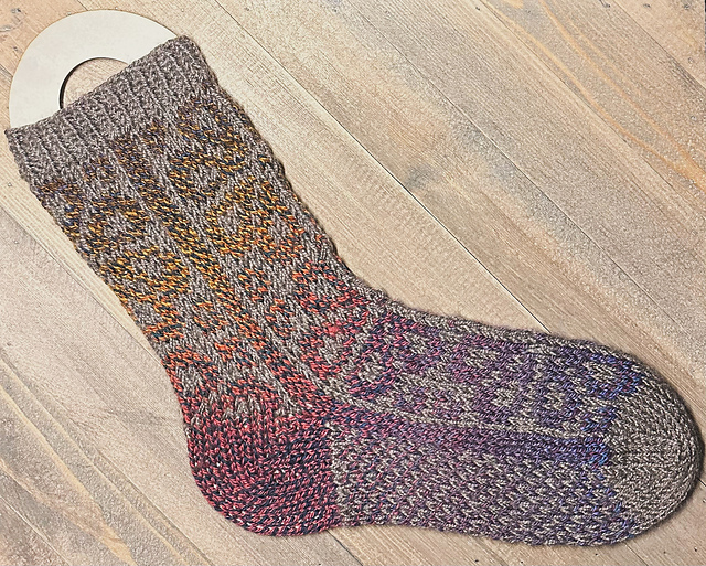 Ravelry: Hippy Socks pattern by Mom Fancy Knits