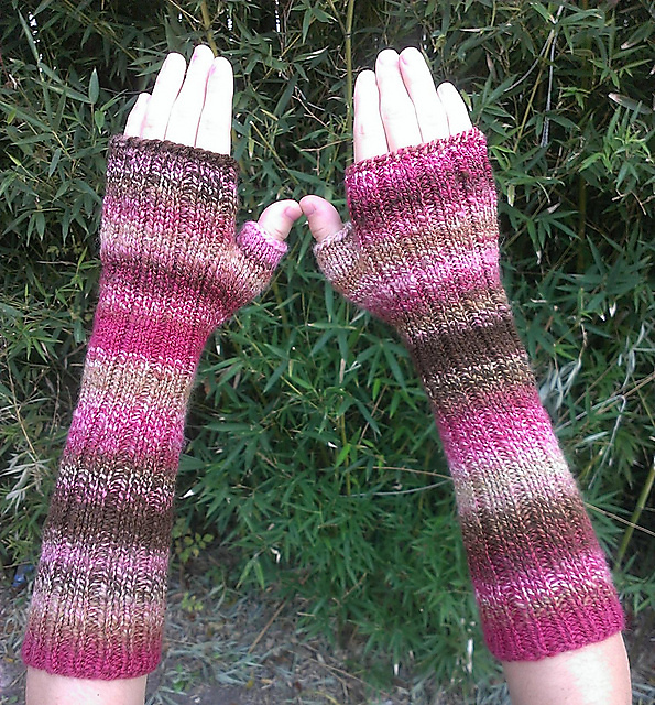 Ravelry: Ribbed Handspun Fingerless Mitts pattern by Christi W