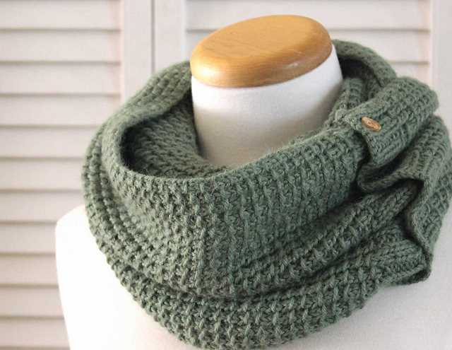 Ravelry: Textured Cowl pattern by Monique Gascon