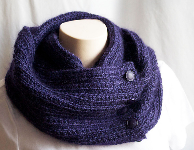 Ravelry: Midnight Cowl pattern by Monique Gascon