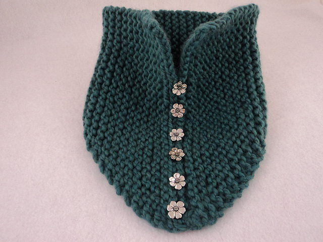 Ravelry: Collar Cowl pattern by Monique Rae