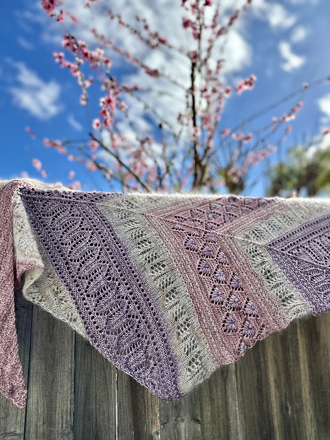 Ravelry: Cracklin Rose pattern by Cally Monster