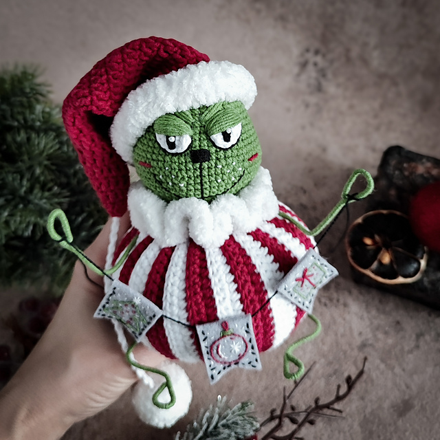 Ravelry: Grumpy Green Holiday Creature pattern by Monstrodom