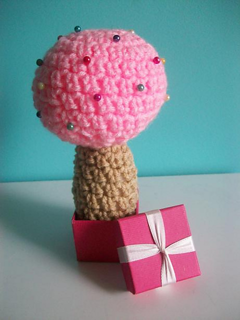 Ravelry: Tree pin cushion pattern by Mooeyandfriends
