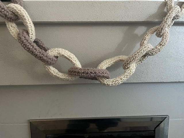 Ravelry: Yarn Paper Chain pattern by Claudia Elliott