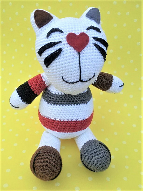 Ravelry: Poppie pattern by Angelique Millonzi