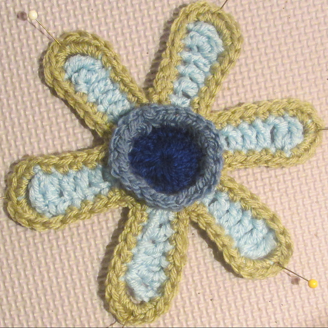 Ravelry: flower power flower pattern by Sarah Margaret Crittenden