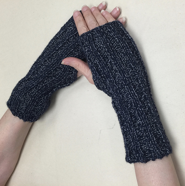 Ravelry: Thumbless Mittens or Wristlets No. 1 pattern by Elsa Barsaloux