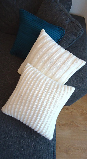 Ravelry: 2 Simple cushion covers pattern by Sini Huupponen