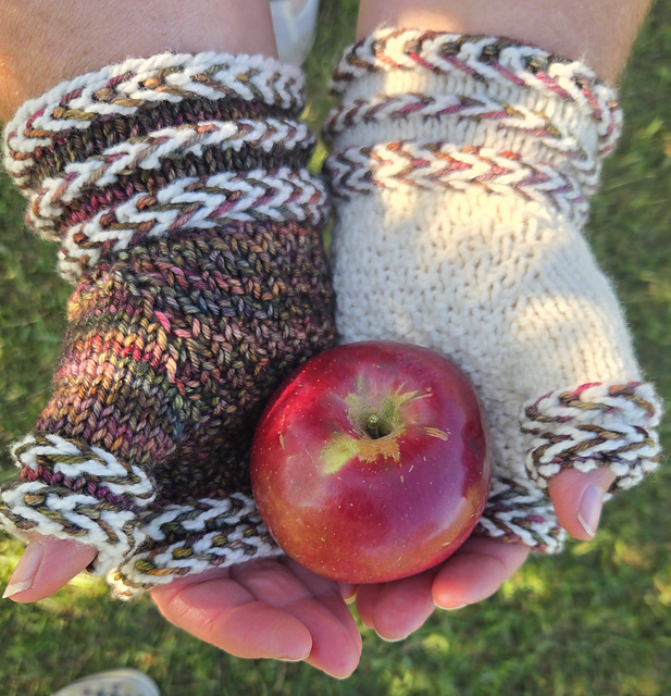 Ravelry: Schuyler Fingerless Mitts pattern by Charlotte Duron