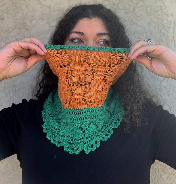 Ravelry: Great Pumpkin Rising Cowl pattern by Lalíe Roque