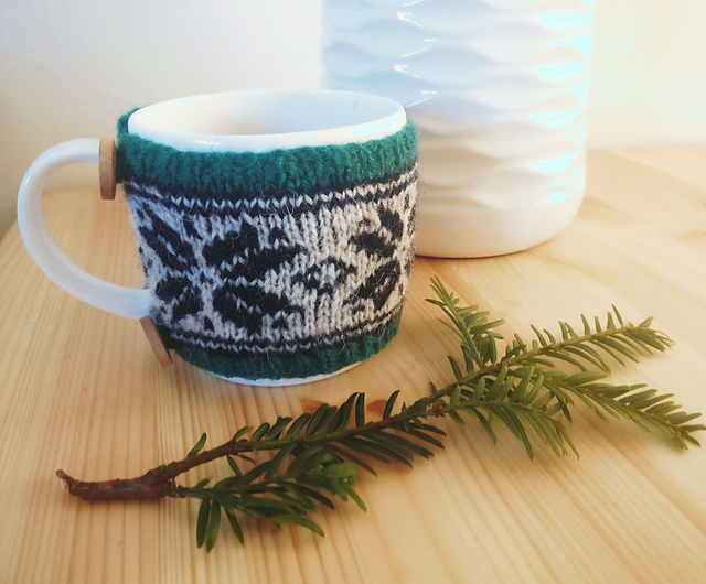 Ravelry: Snowflake Mug Warmer pattern by Munro Sisters3