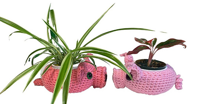 Ravelry: Pig Plant Holder pattern by Alesha Reed