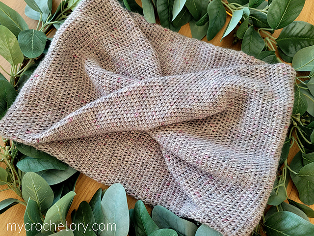 Ravelry: Lilac Moebius Cowl pattern by Sylwia Kawczyńska