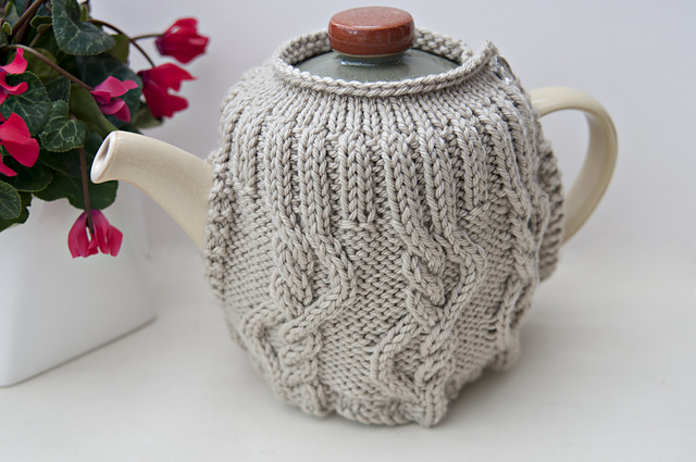 Ravelry: Teapot Cozy Wrap pattern by Debbie Bliss