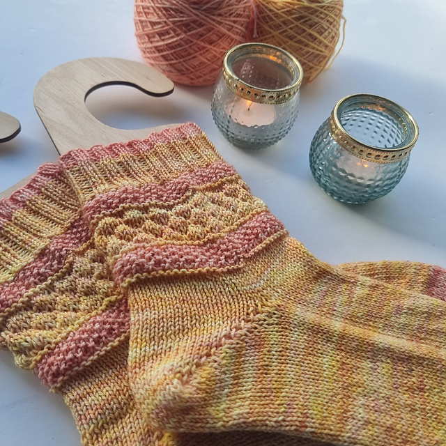 Ravelry: Honey and Nectar Socks pattern by My Yarny Corner