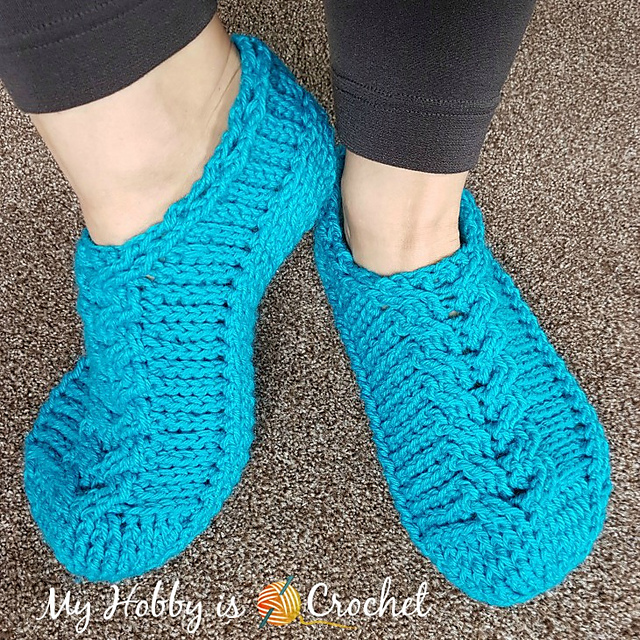 Ravelry: Chic Cable Slippers pattern by Kinga Erdem