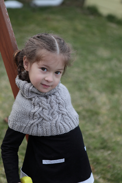 Ravelry: Victorian Cowl pattern by Myla Vayner