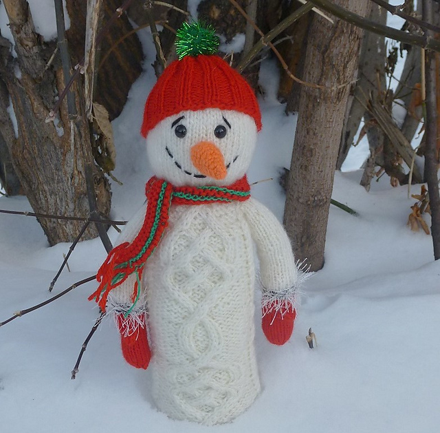Ravelry: Cable knit snowman pattern by Nadia Perepelitsa