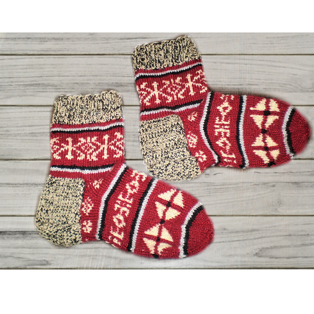 Ravelry: Colorwork socks pattern by Nadia Perepelitsa