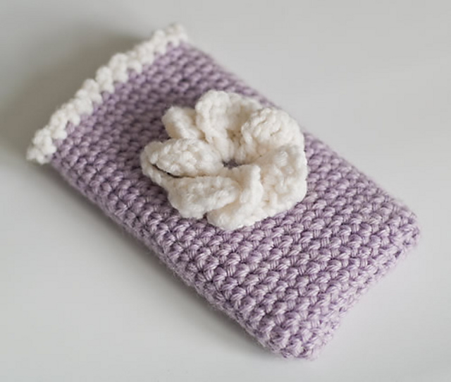 Ravelry: Flower Ipod Cover pattern by Nadine Paver