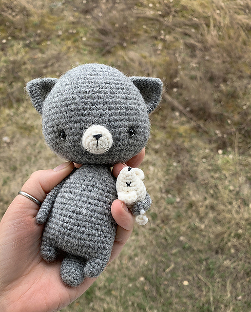Ravelry: GRAY the cat pattern by Nadya Titova