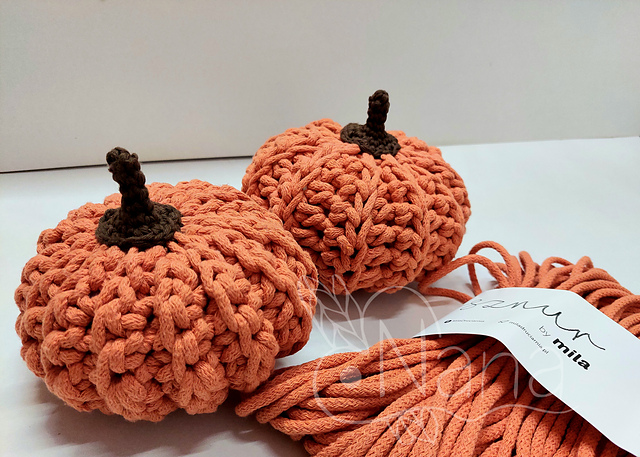 Ravelry: UFO pumpkin pattern by Melinda Molnar
