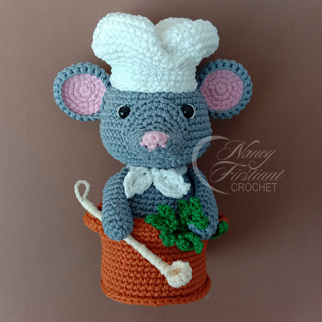 Ravelry: Maurice The Mouse Chef pattern by Nancy Firstiant