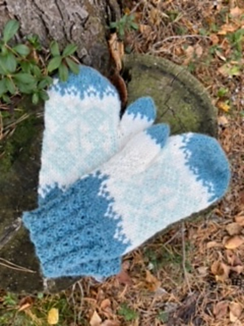Ravelry: Talven Lumo Lapaset pattern by Näpertelytöitä, Marjo Haataja