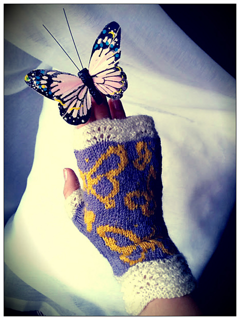 Ravelry: Metamorphosis Fingerless Mitts pattern by Nathalie Syversen