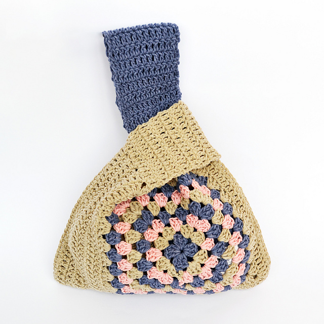 Ravelry: Granny Square Knot Bag pattern by Natalie Lviv