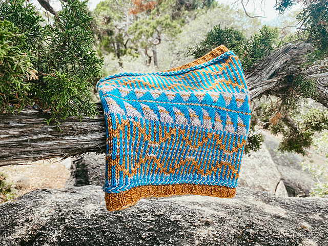Ravelry: Moving Forward Cowl pattern by Jennifer Berg