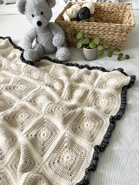 Ravelry: Aurelia Baby Blanket pattern by Mallory Krall