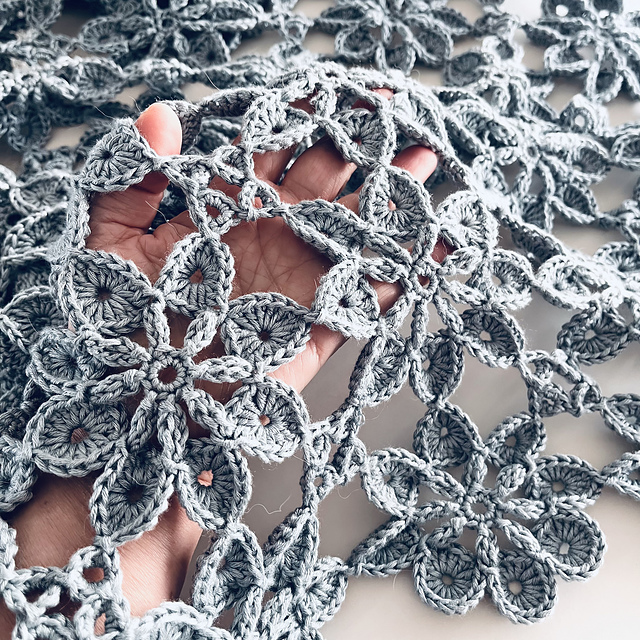 Ravelry: Ferris Wheel Throw pattern by Lisa Hounshell