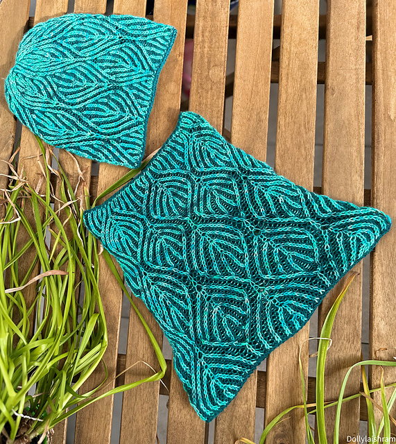 Ravelry: Velvet flower Cowl pattern by Dolly Laishram Bhardwaj