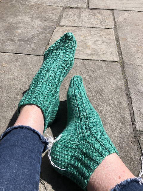 Ravelry: WaveDrops pattern by Helen Bingham