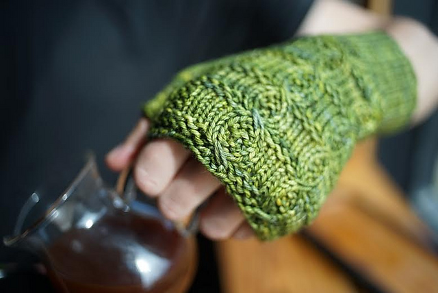 Ravelry: Camber Worsted Hat and Mitts pattern by NellKnits