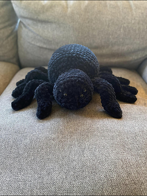 Ravelry: Giant Spider Pillow pattern by Nessas Knots