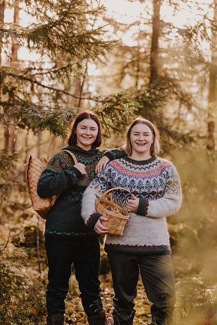 Ravelry: Romola pattern by Laura Pajula and Liisa Saarenmaa