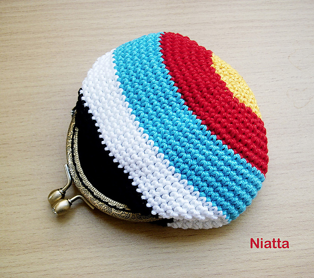 Ravelry: Archery Target Coin Purse pattern by Niatta e-crochet