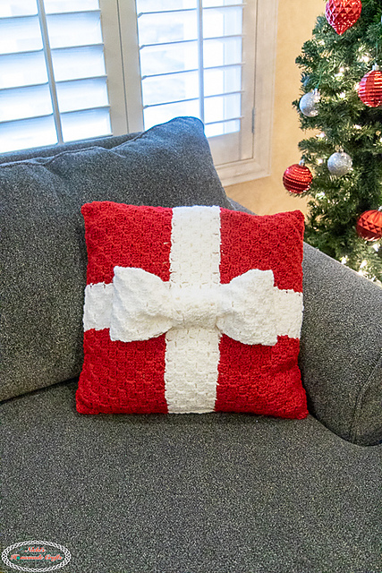 Ravelry: C2C Present Bow Pillow pattern by Nicole Riley