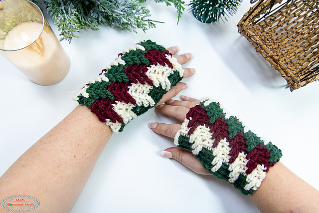 Ravelry: Apache Tears Fingerless Gloves pattern by Nicole Riley